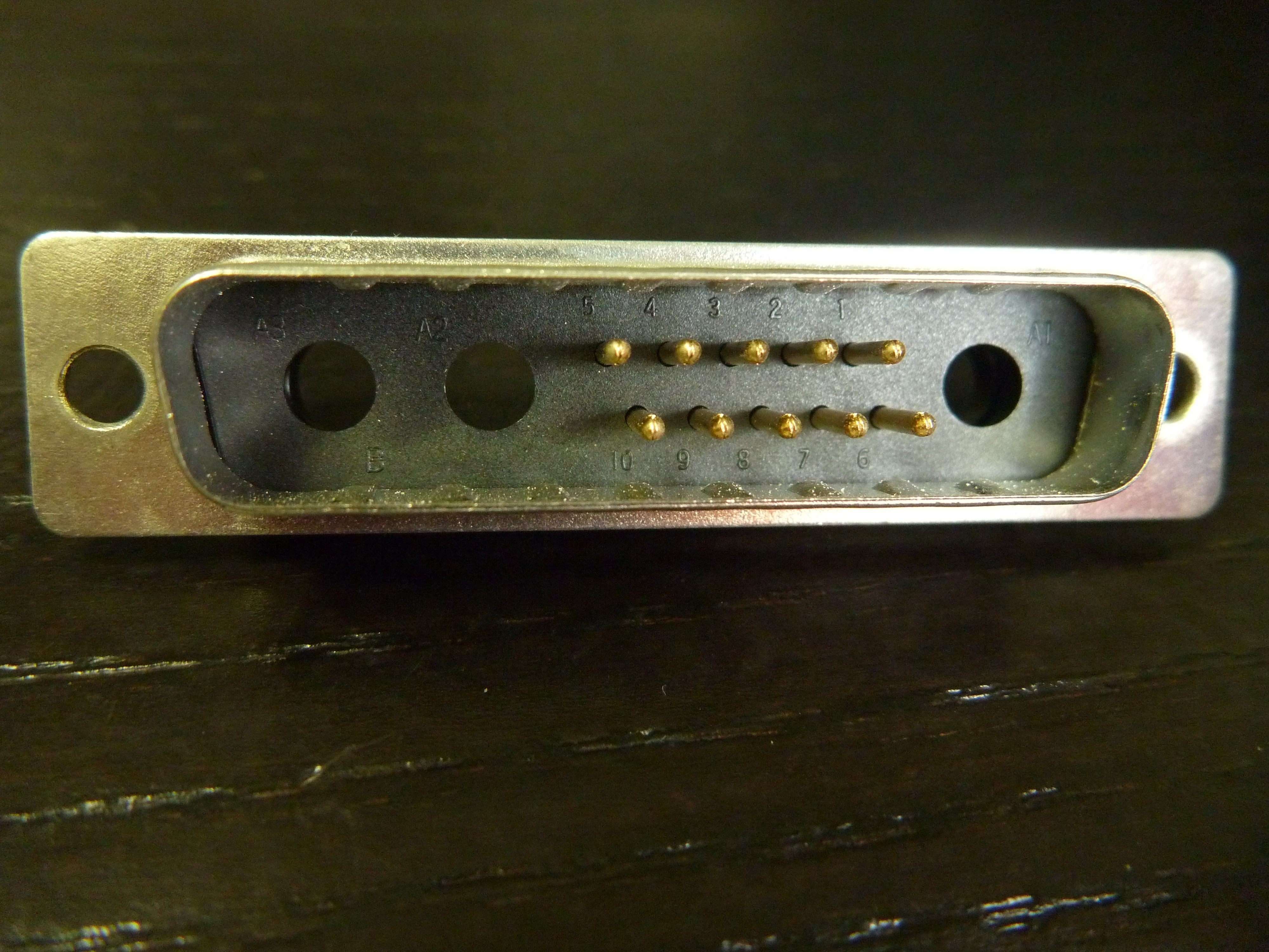 DIY 13W3 to VGA(D-SUB) adapter | KUBA