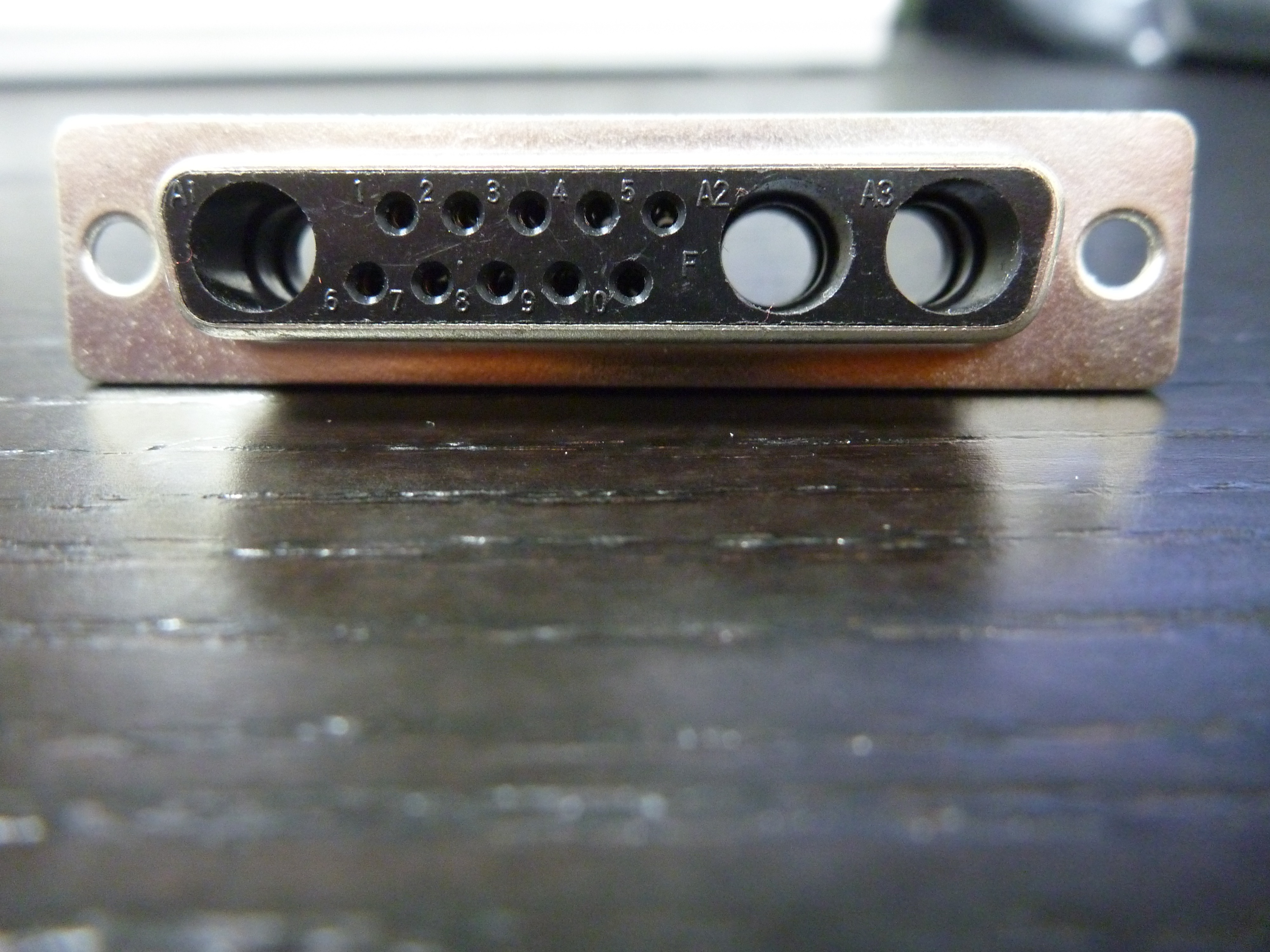 DIY 13W3 to VGA(D-SUB) adapter | KUBA